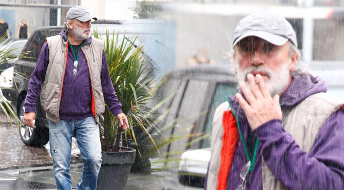 Ölüme meydan okuyor - Sözcü