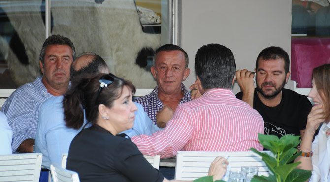 Ağa erkek erkeğe eğlendi - Sözcü Ağa erkek erkeğe eğlendi - Sözcü