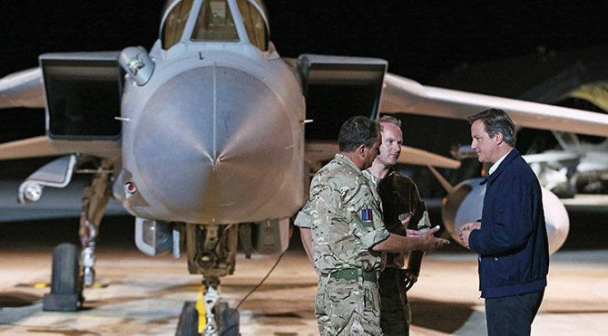 Cameron'dan adaya sürpriz ziyaret - Sözcü