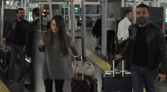 Saruhan Hünel havaalanında - Sözcü