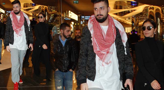 Annesine hediyeler aldı - Sözcü