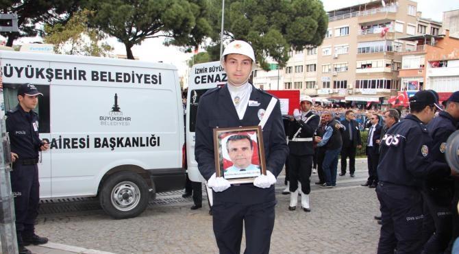 Şehit polis Cemil Koç için İzmir'de tören ('2) - Sözcü