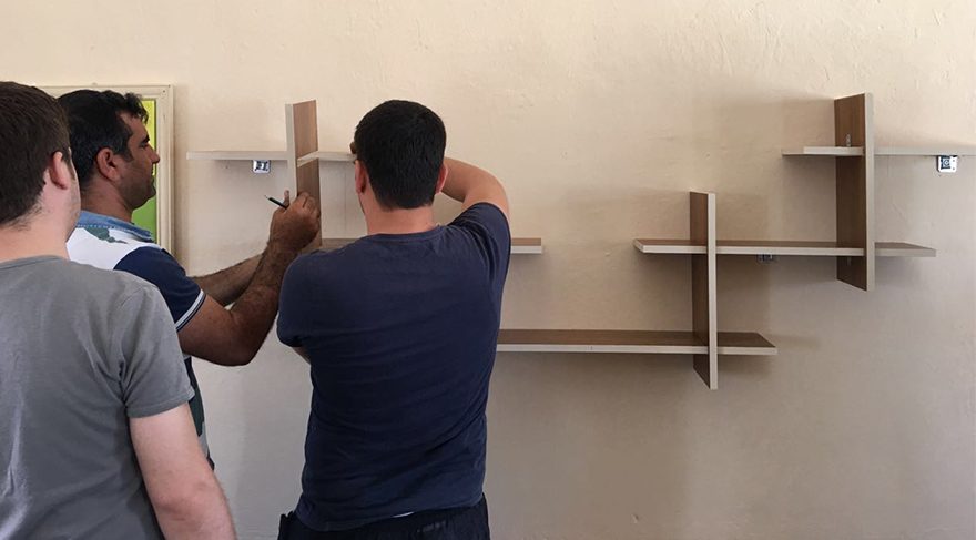 15 gönüllü Bozova'da okulları şenlendiriyor - Sözcü