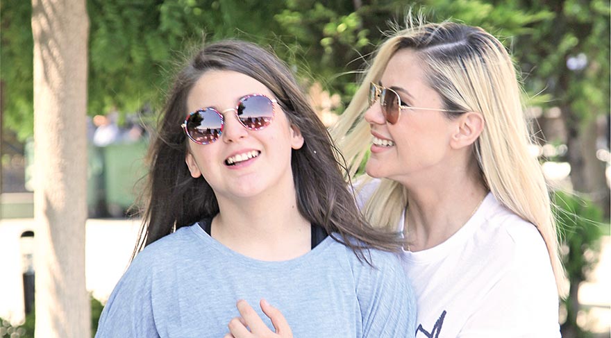 Emine Ün kızıyla abla kardeş gibi - Sözcü