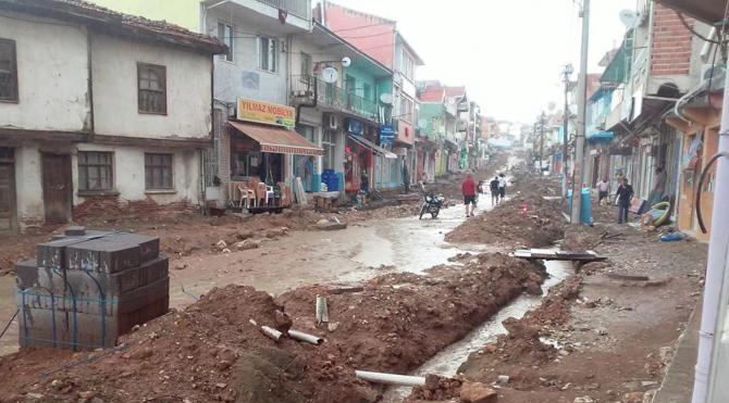 Ulubey'de sağanak yağmur, hayatı olumsuz etkiled - Sözcü