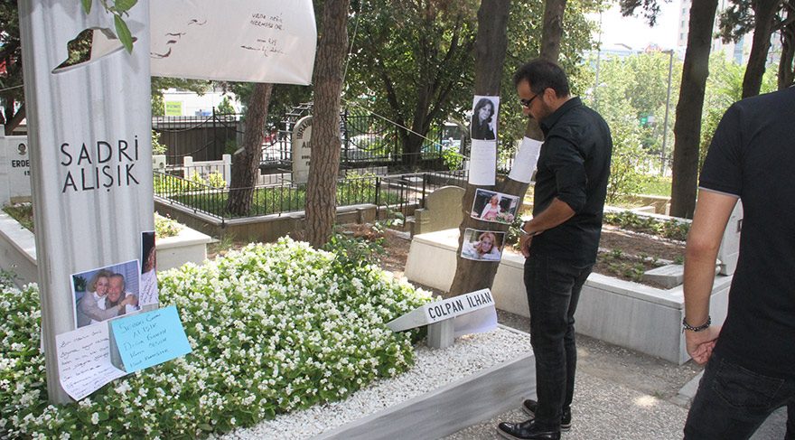 Çolpan İlhan doğum günü 8 Ağustos'ta mezarı başında anıldı - Sözcü