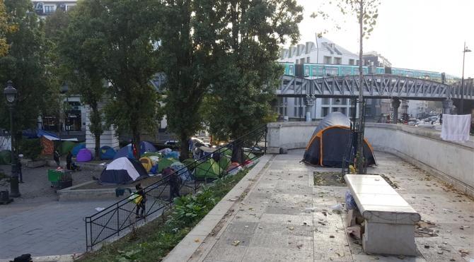 Paris'in merkezinde göçmen kampı... - Sözcü