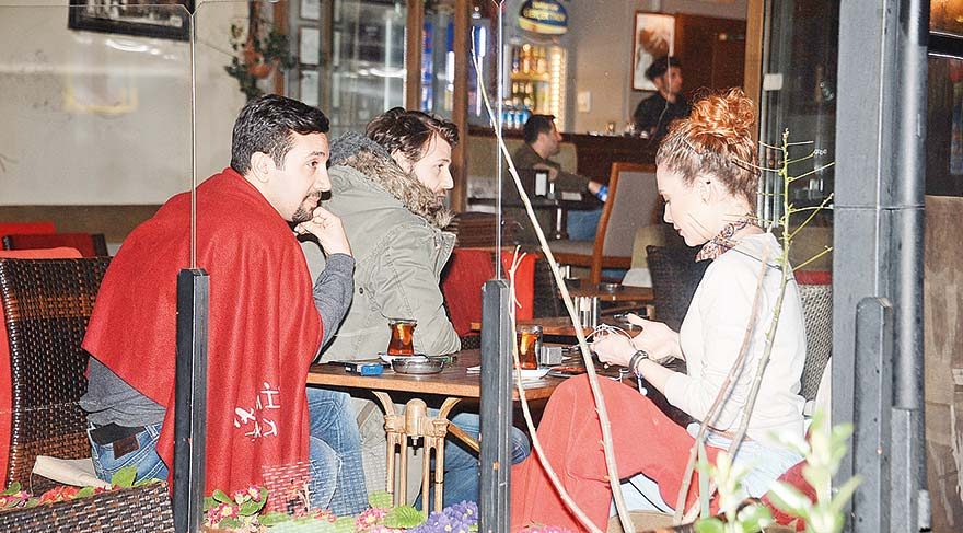 Aynı gece ayrı mekan - Sözcü