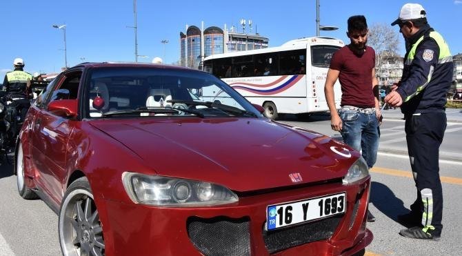 Sivas'ta polisten 'plaka' uygulaması - Sözcü