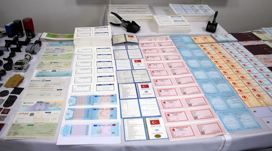 Yeni çipli kimlik kartının sahtesini basacaklardı - Sözcü