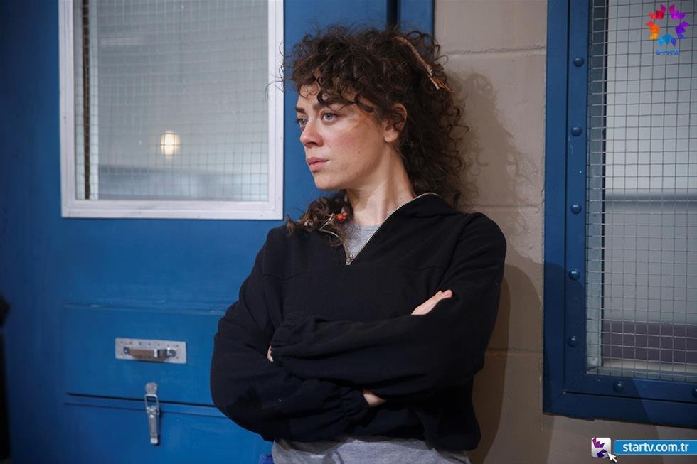 Avlu yeni sezon 26. yeni bölüm fragmanı geldi! Zerrin köşeye sıkıştı ...