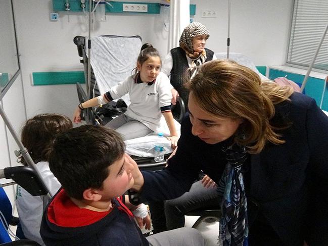 16 öğrenci gıda zehirlenmesi şüphesiyle hastaneye kaldırıldı! - Sözcü