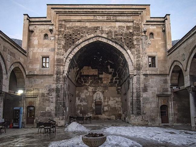 Anadolu'nun en önemli yapılarından Buruciye Medresesi - Sözcü