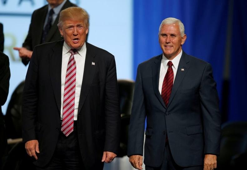 Beyaz Saray'da corona kararı! Trump'tan uzak duracak - Sözcü