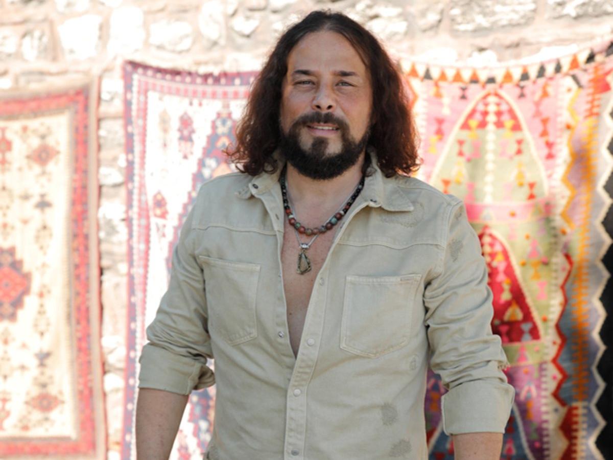 Tuncay Akyol, İstanbul şarkısı için şehrin tarihi mekanlarında objektif ...