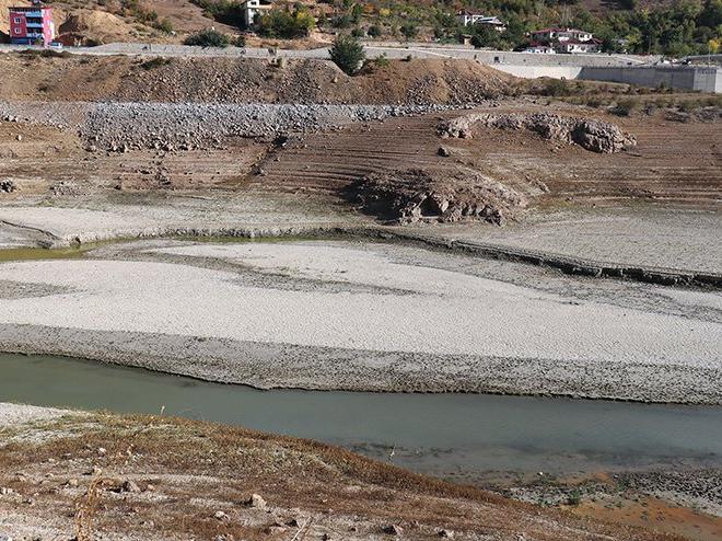 Torul Barajı'nda su seviyesi 40 metre çekildi - Sözcü