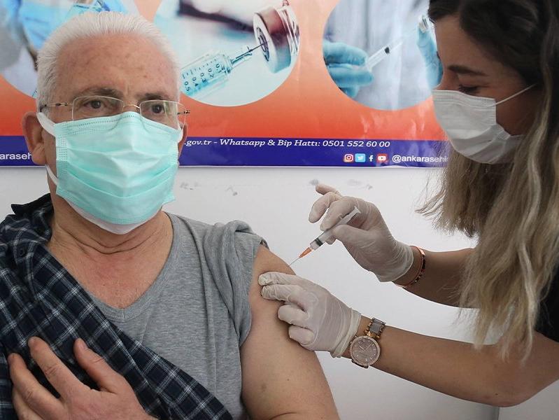 TTB: 2. doz aşı sırası gelen 65 yaş üstüne yeterli miktarda aşı sağlanamıyor