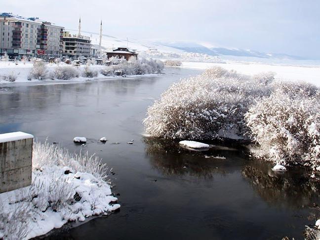 Kura Nehri'nin yüzeyi buz tuttu - Sözcü