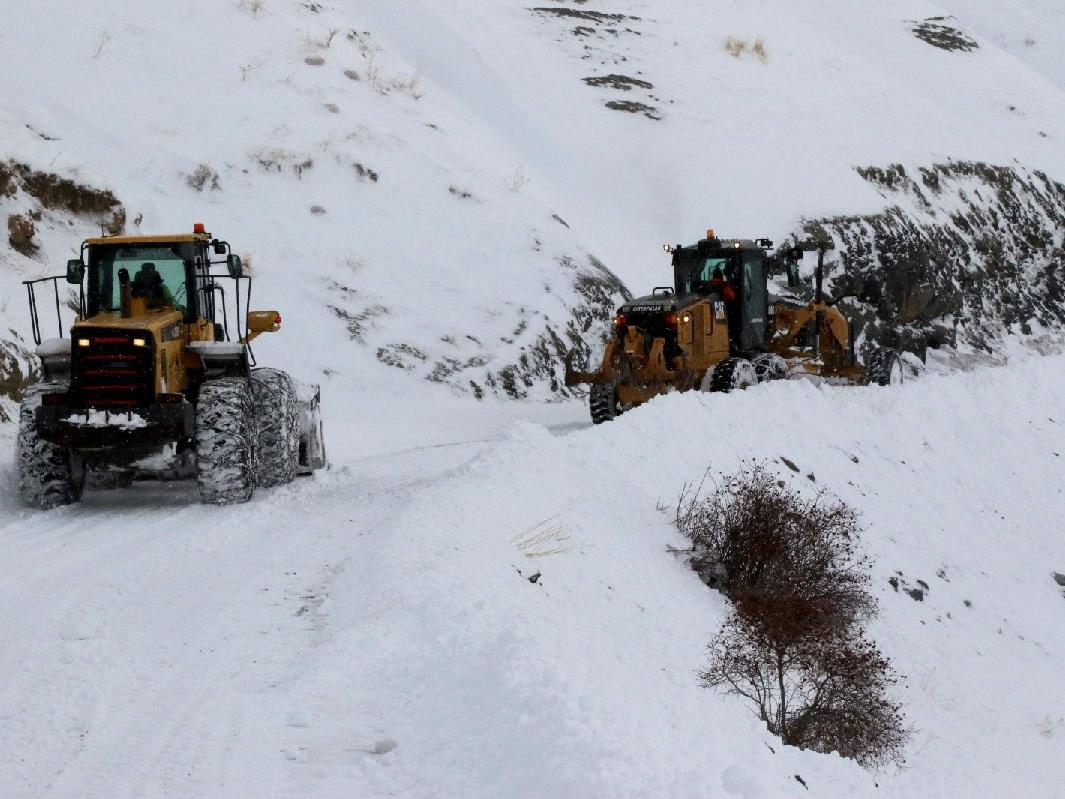 Van'da 633 yerleşim yerinin yolu kapandı - Sözcü