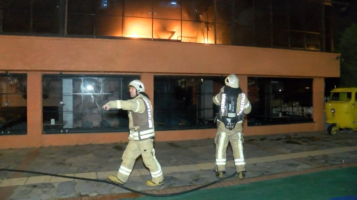 İstanbul'da iki katlı kafede korkutan yangın - Sözcü