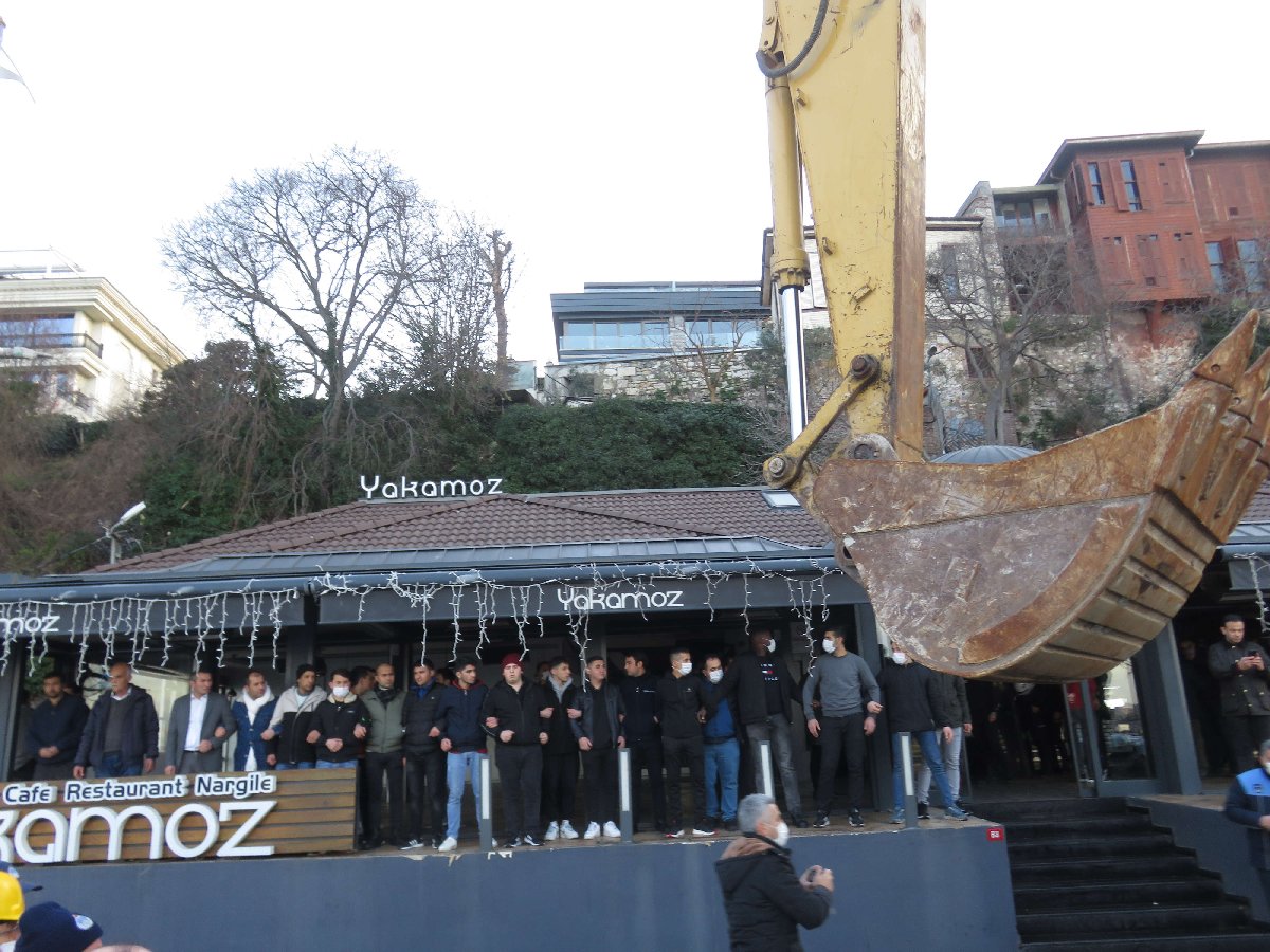 İstanbul'da olaylı yıkım! Zabıta ve çalışanlar birbirine girdi - Sözcü