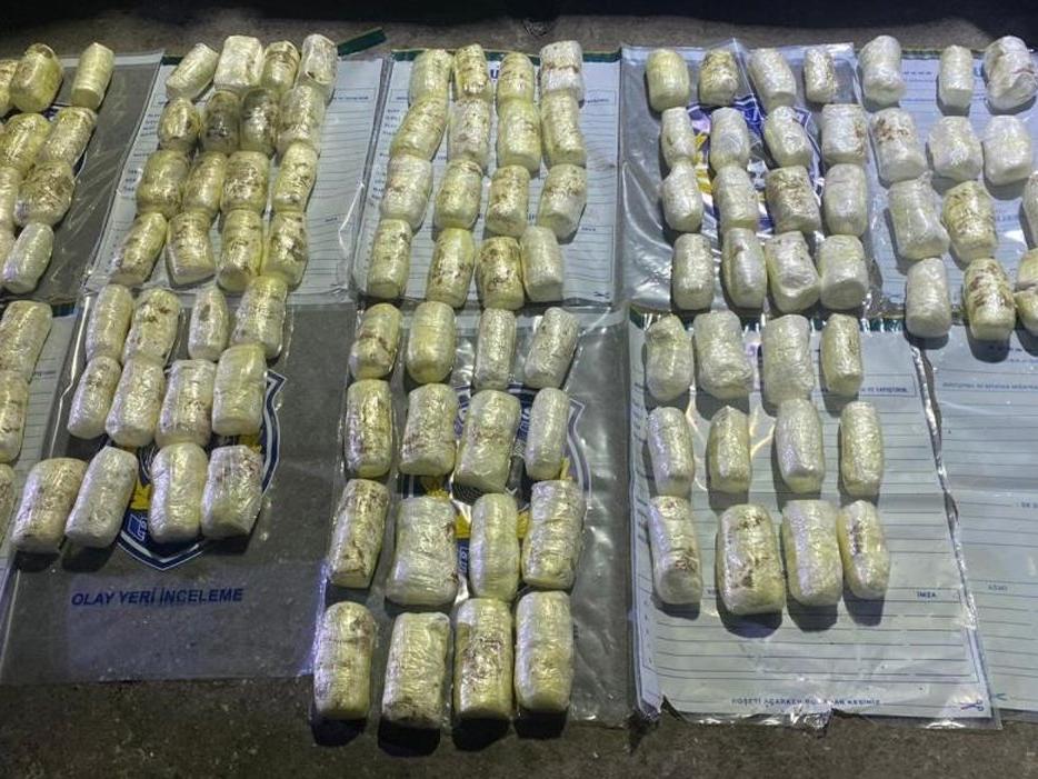 Polisin sürdüğü araçtan 52 kilo patlayıcı çıktı