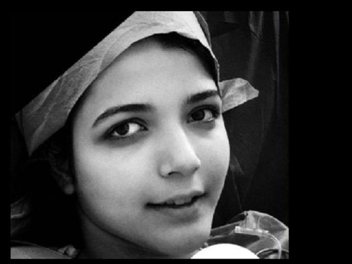 İran'ın yeni Mahsa Amini'leri... Hamaney için marş okumayan kız öğrenci ...