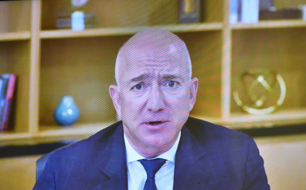 Irkçılık, taciz, uzun çalışma saatleri... Eski çalışanı, Jeff Bezos'a ...