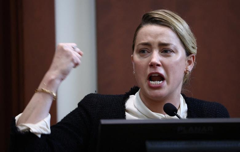 Olaylı dava sonrası Amber Heard'e feminist gruplardan destek - Sözcü