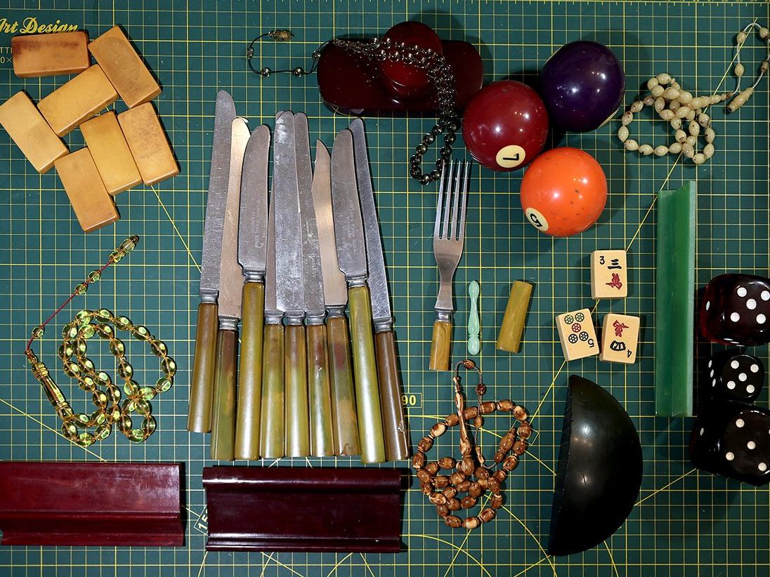 Eski eşyalardaki doğal taş ve kehribardan tespih yapıyor - Sözcü