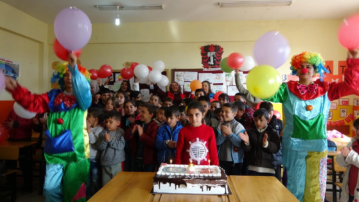 İlk kez doğum gününü kutlayan Nisanur gözyaşlarına boğuldu - Sözcü