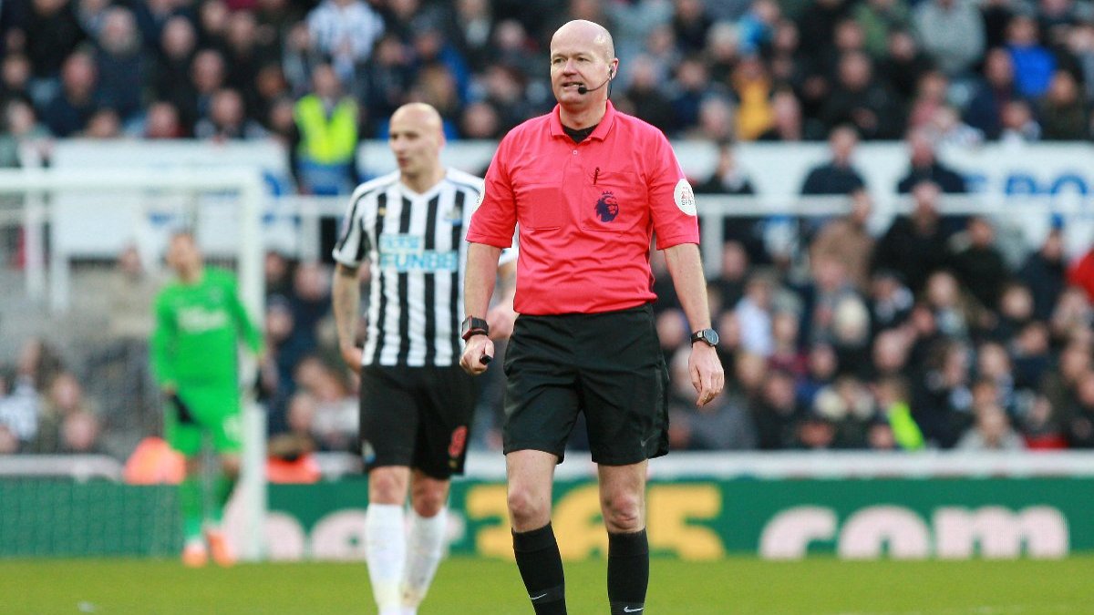 Premier Lig'de hata yapan hakem Lee Mason emekli oldu - Sözcü