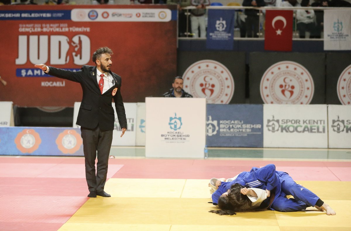Depremzede judo hakemi İbrahim Saday, babasının hayalini ...