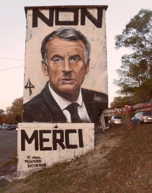 Macron'un Hitler'e benzetildiği afişlere ilişkin soruşturma başlatıldı ...