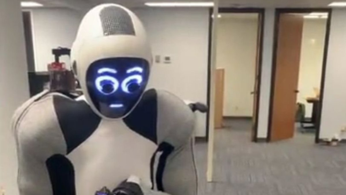 İnsansı robot güvenlik görevlisi oldu: Nesneleri tutuyor, kapıları ...