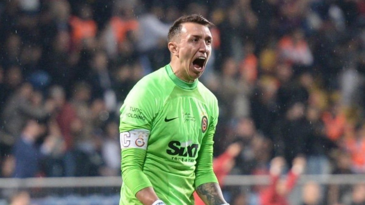 Galatasaray'da bir devir kapanıyor mu? Tarihe geçen adam Muslera yol ...