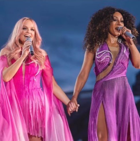 Spice Girls'ten Mel B, yeni yaşını üstsüz kutladı - Sözcü