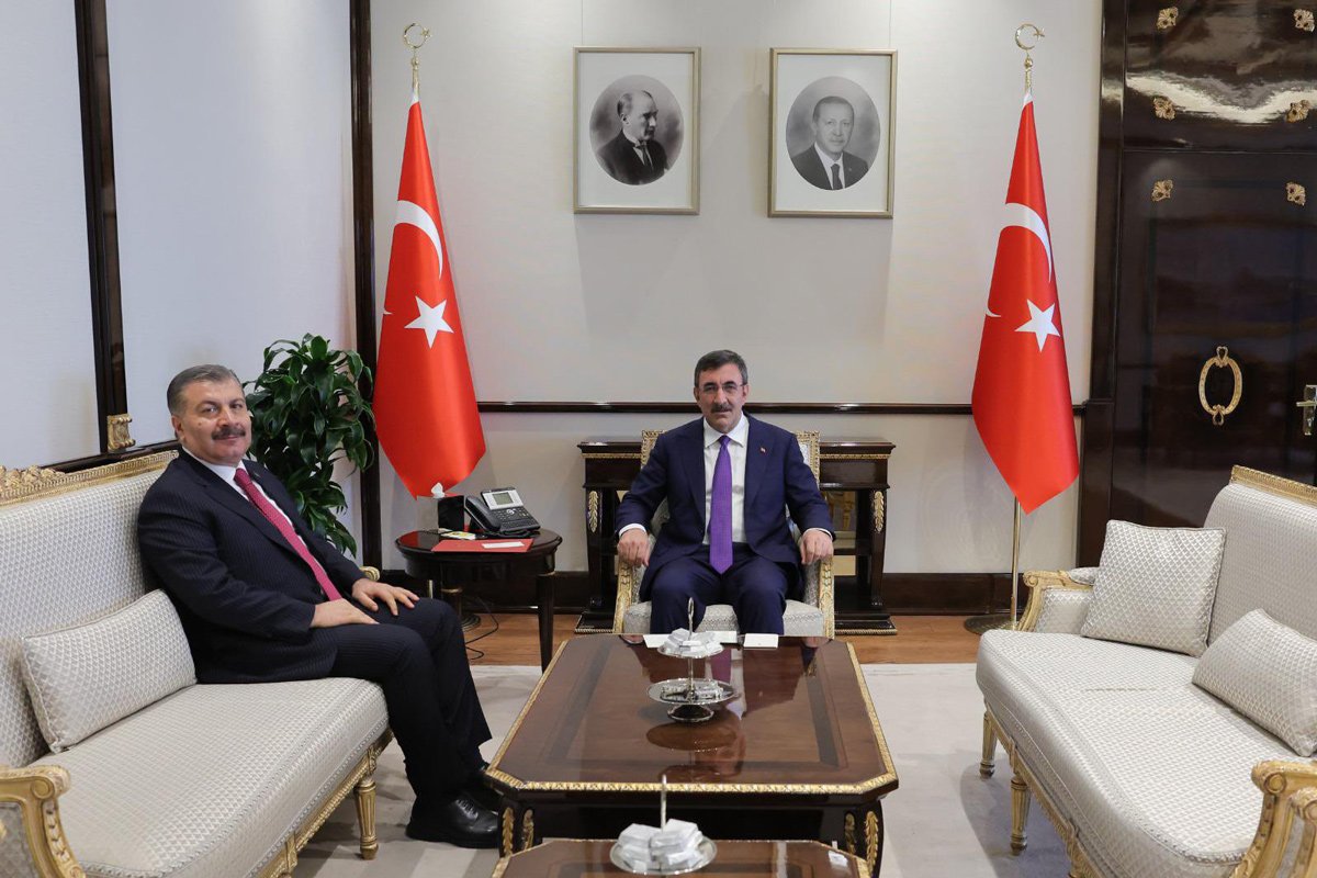 İlk iş Atatürk’ü baş tacı yaptı - Sözcü