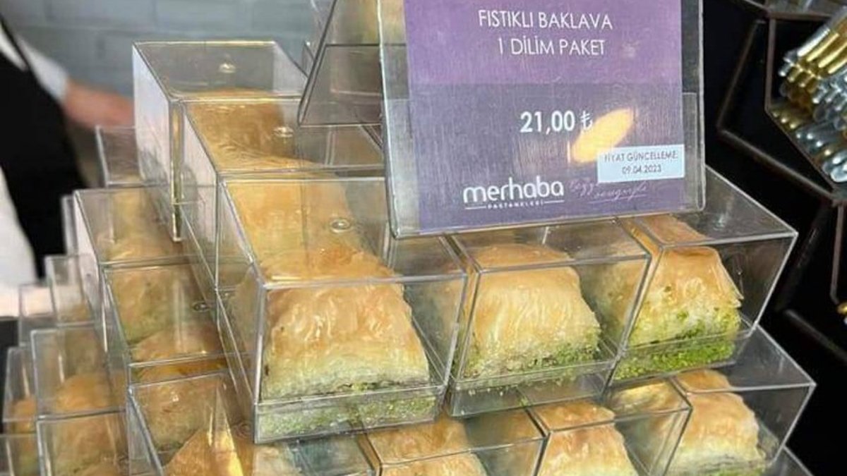 Bir dilim baklava 21 TL