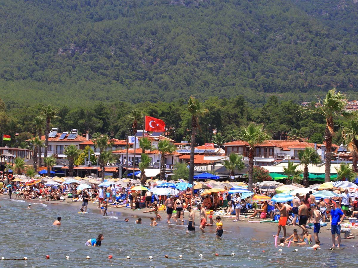 Akyaka, Bodrum, Marmaris, Fethiye ve Ortaca tatilcilerin akınına uğradı ...
