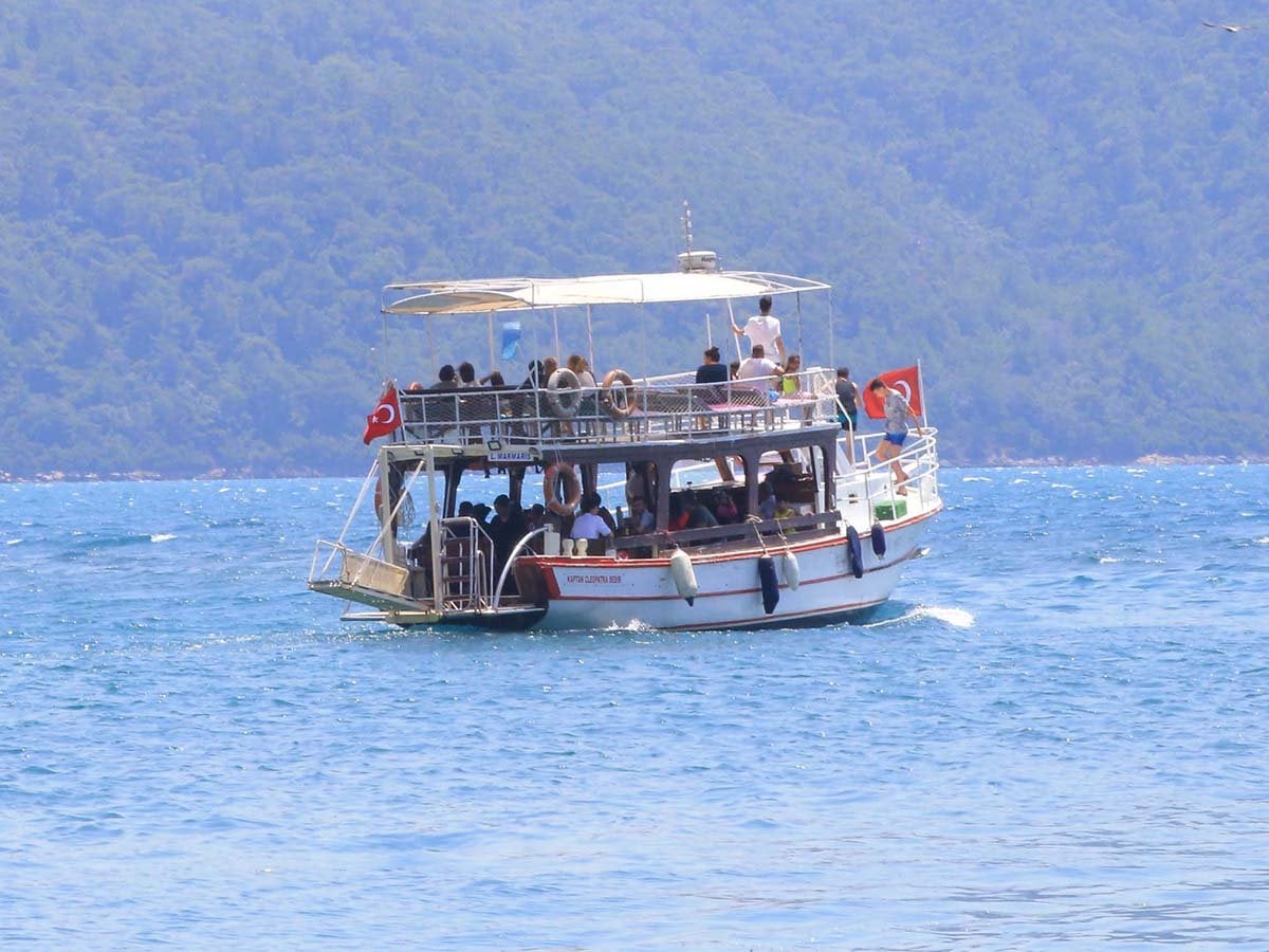 Akyaka, Bodrum, Marmaris, Fethiye ve Ortaca tatilcilerin akınına uğradı ...