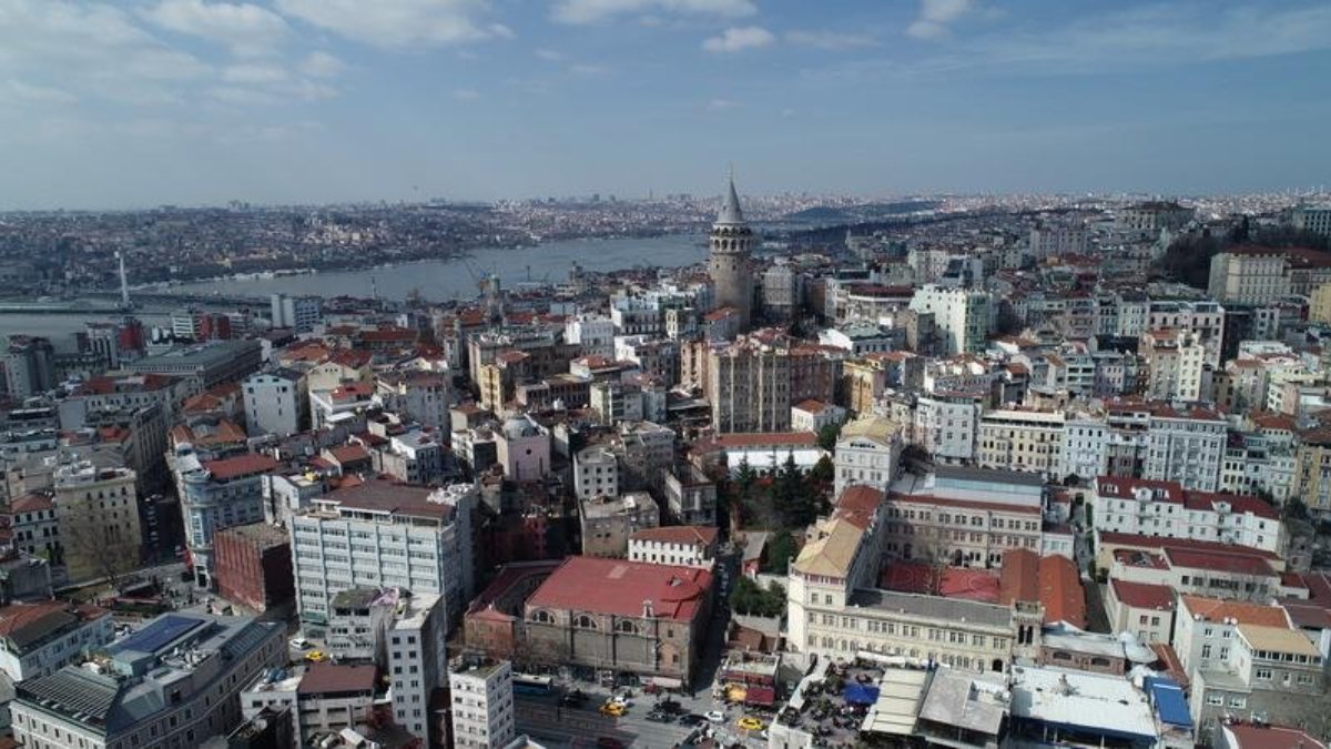 İstanbul'un tarihi ve turistik bölgelerinde bayram yoğunluğu - Sözcü