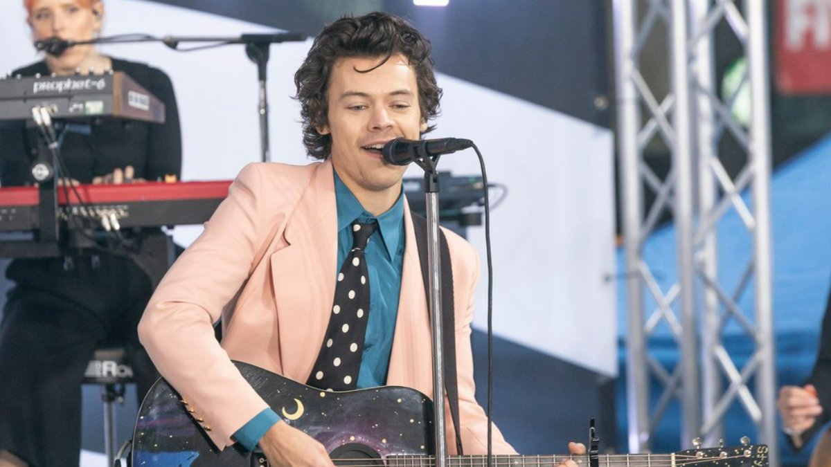 İngiliz şarkıcı Harry Styles'tan Ukraynalı aileye destek geldi