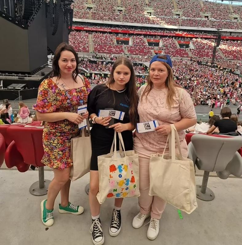 İngiliz şarkıcı Harry Styles'tan Ukraynalı aileye destek geldi - Sözcü