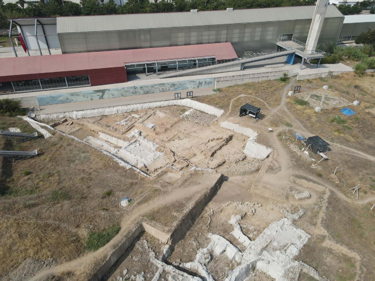 Bornova'da tarihin ilk su kanallarından biri bulundu - Sözcü